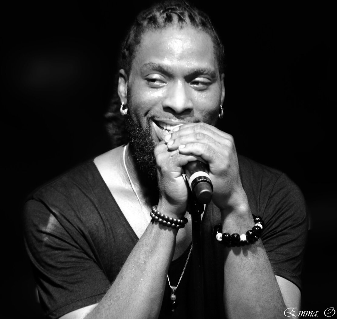 Le chanteur Gage en tournée du Paradis des Stars 2023